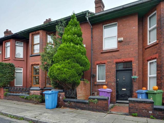4 bedroom end of terrace house for sale