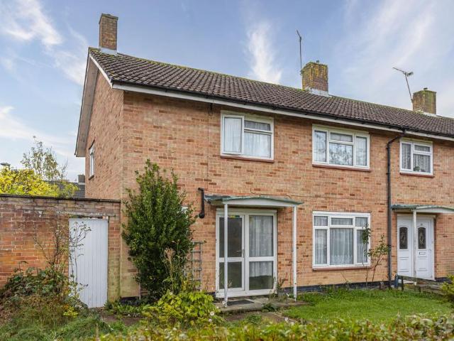 4 bedroom end of terrace house for sale