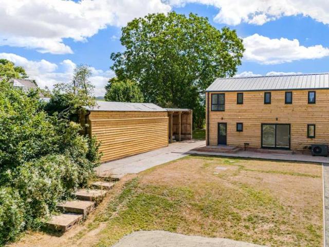 4 bedroom end of terrace house for sale