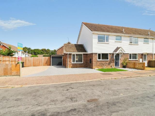 4 bedroom end of terrace house for sale