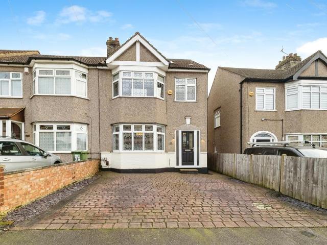 4 bedroom end of terrace house for sale