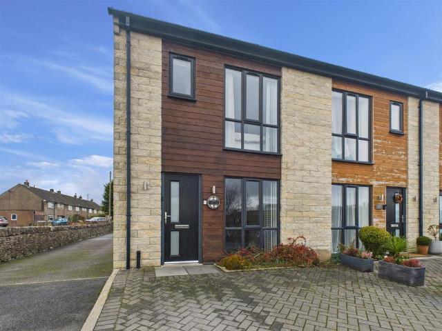 4 bedroom end of terrace house for sale
