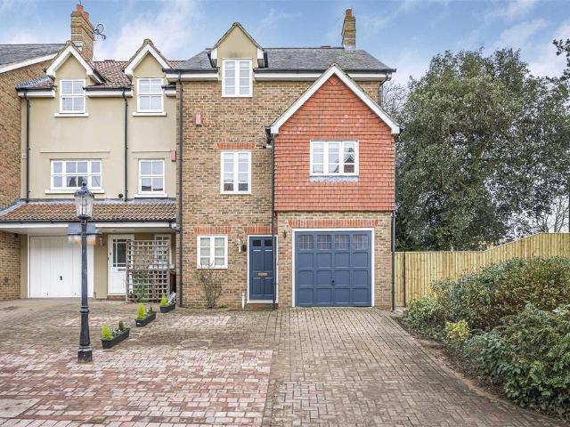 4 bedroom end of terrace house for sale
