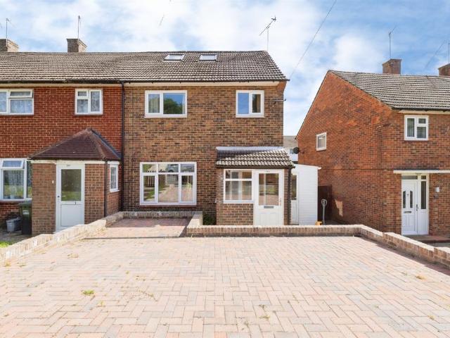 4 bedroom end of terrace house for sale