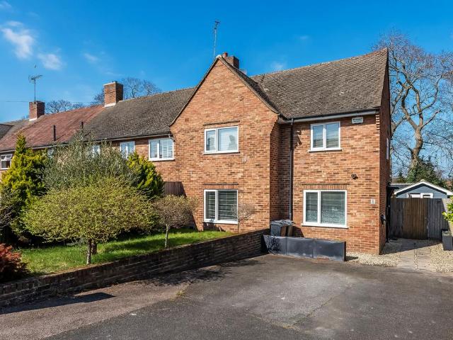 4 bedroom end of terrace house for sale