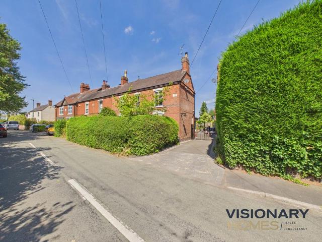 4 bedroom end of terrace house for sale