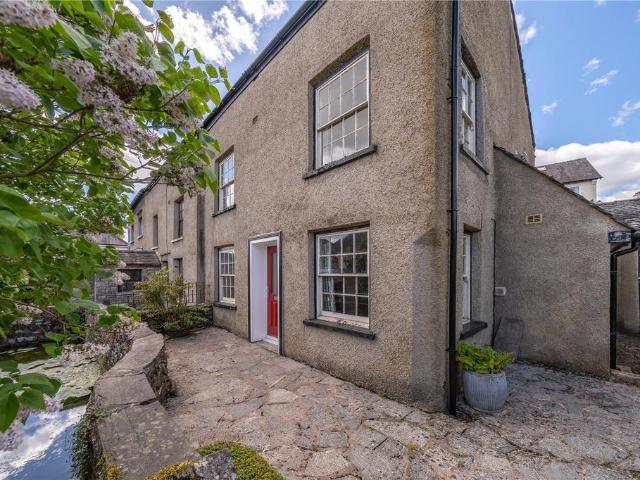 4 bedroom end of terrace house for sale