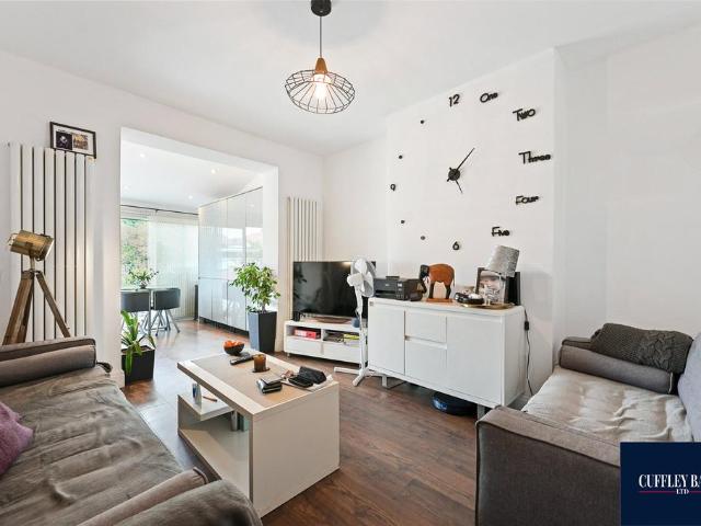 4 bedroom end of terrace house for sale