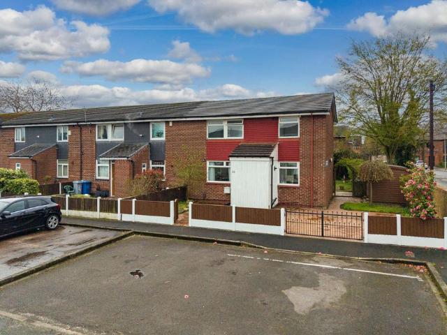 4 bedroom end of terrace house for sale