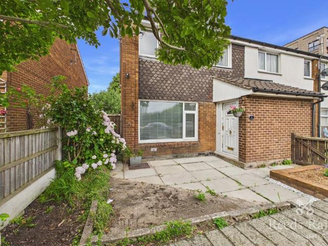 4 bedroom end of terrace house for sale