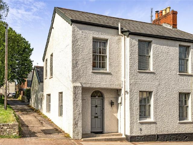 4 bedroom end of terrace house for sale
