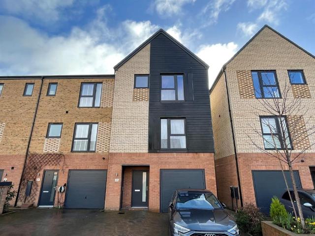 4 bedroom end of terrace house for sale