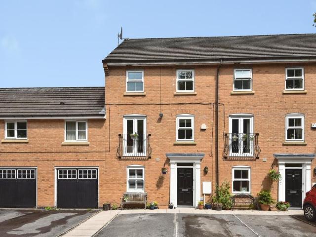 4 bedroom end of terrace house for sale