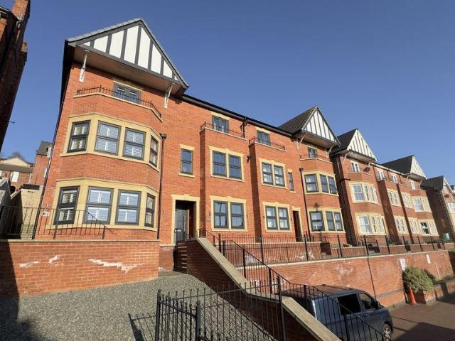4 bedroom end of terrace house for sale