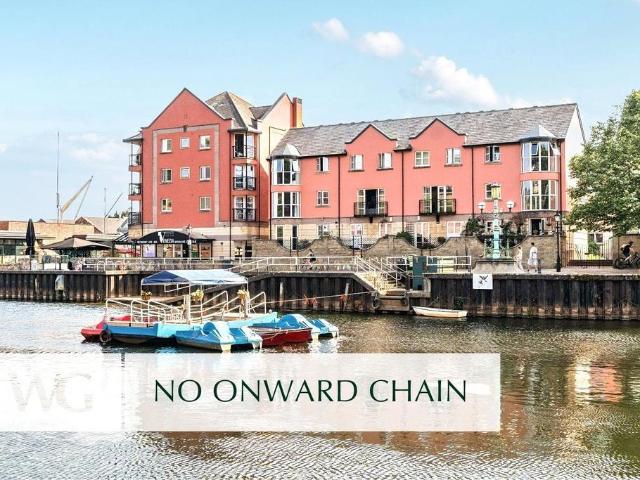 4 bedroom end of terrace house for sale