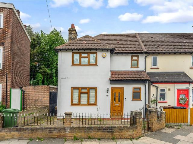 4 bedroom end of terrace house for sale