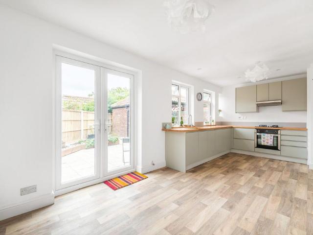 4 bedroom end of terrace house for sale