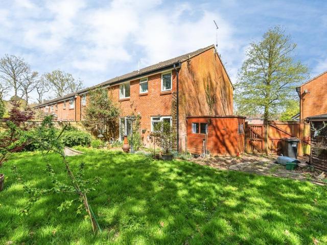 4 bedroom end of terrace house for sale