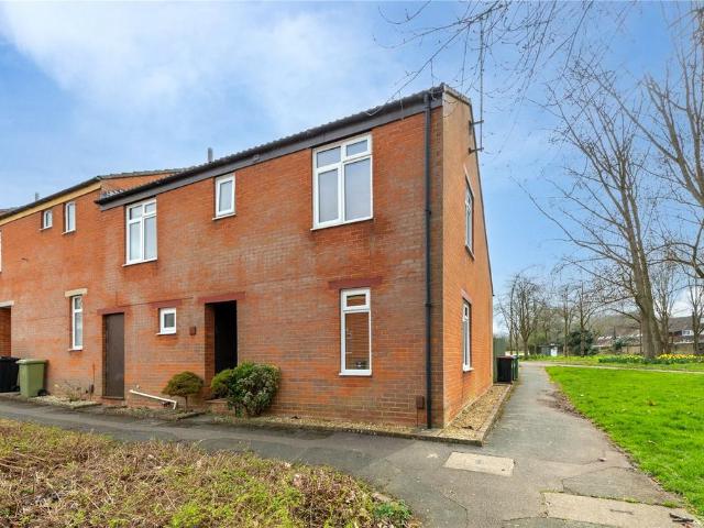 4 bedroom end of terrace house for sale