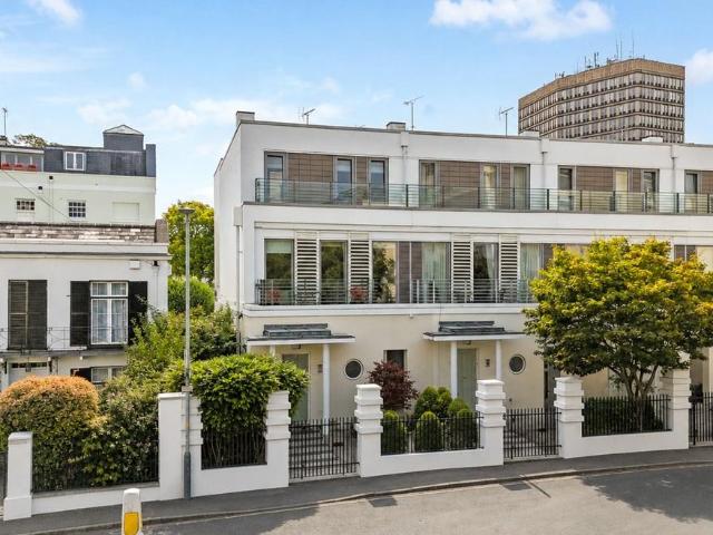 4 bedroom end of terrace house for sale