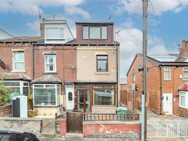 4 bedroom end of terrace house for sale