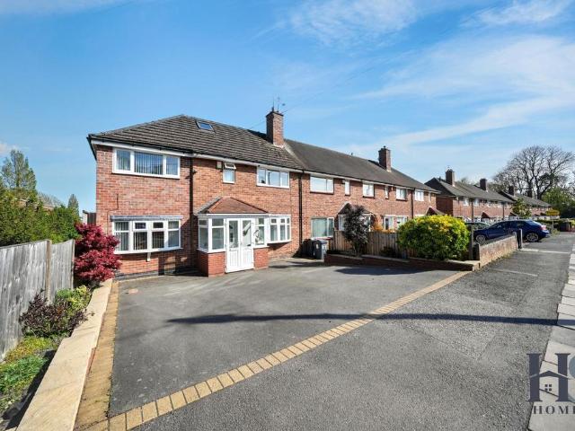 4 bedroom end of terrace house for sale