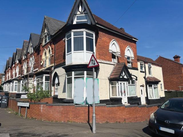 4 bedroom end of terrace house for sale