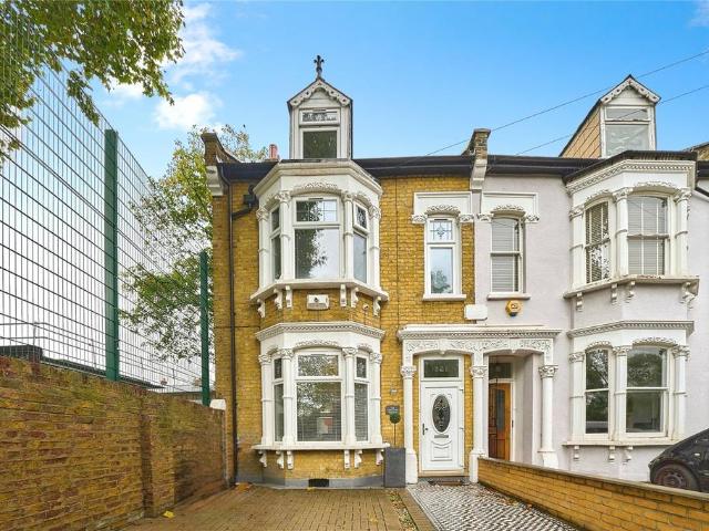 4 bedroom end of terrace house for sale