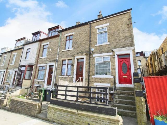 4 bedroom end of terrace house for sale