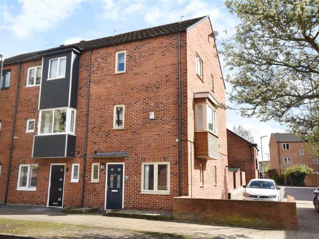 4 bedroom end of terrace house for sale