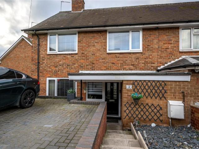 4 bedroom end of terrace house for sale