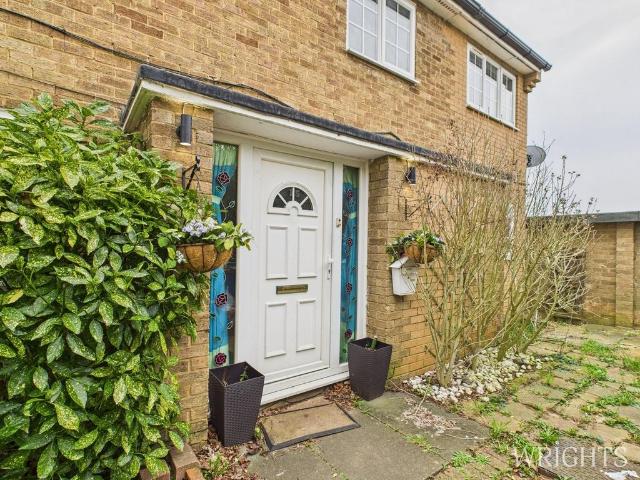 4 bedroom end of terrace house for sale