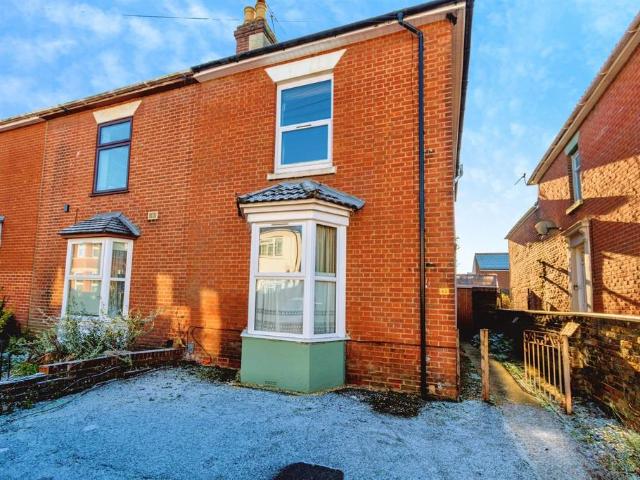 4 bedroom end of terrace house for sale