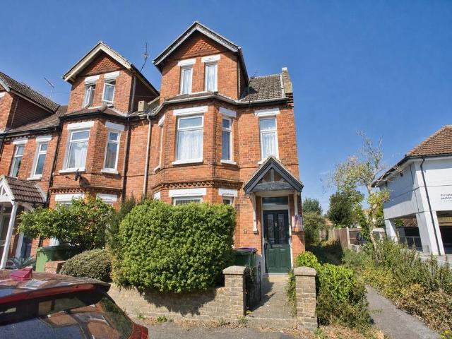 4 bedroom end of terrace house for sale