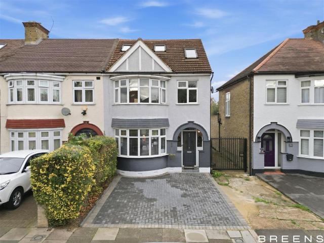 4 bedroom end of terrace house for sale