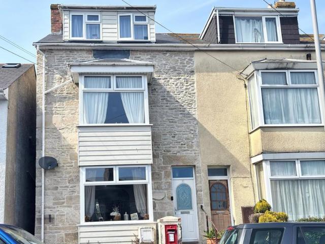 4 bedroom end of terrace house for sale