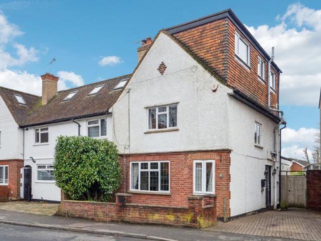 4 bedroom end of terrace house for sale