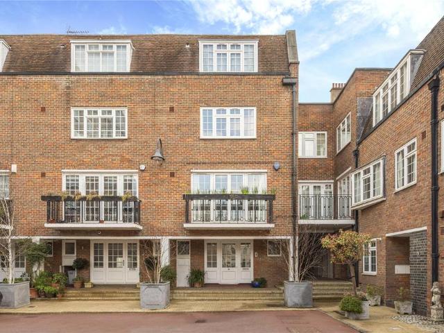 4 bedroom end of terrace house for sale