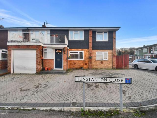 4 bedroom end of terrace house for sale