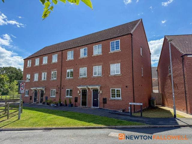 4 bedroom end of terrace house for sale