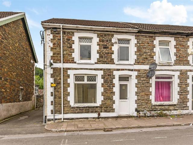 4 bedroom end of terrace house for sale