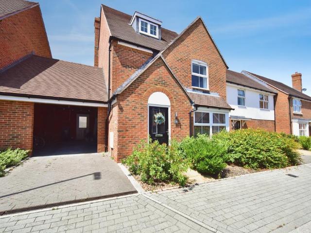 4 bedroom end of terrace house for sale