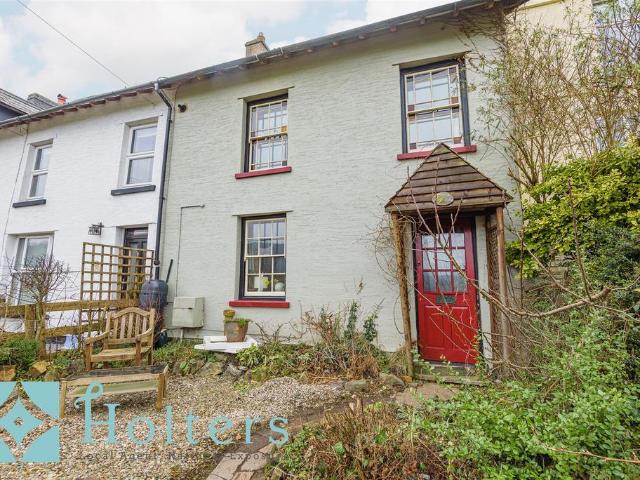 4 bedroom end of terrace house for sale