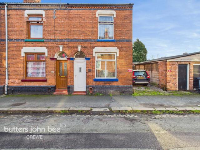 4 bedroom end of terrace house for sale