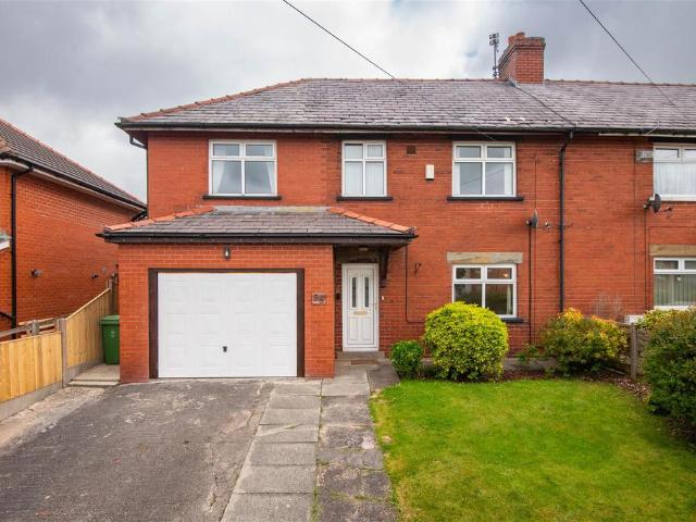 4 bedroom end of terrace house for sale