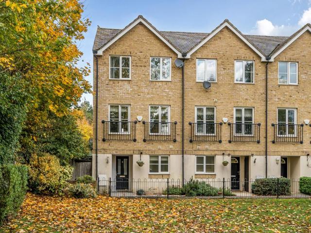4 bedroom end of terrace house for sale