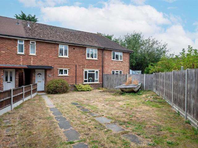 4 bedroom end of terrace house for sale