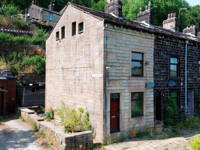 4 bedroom end of terrace house for sale