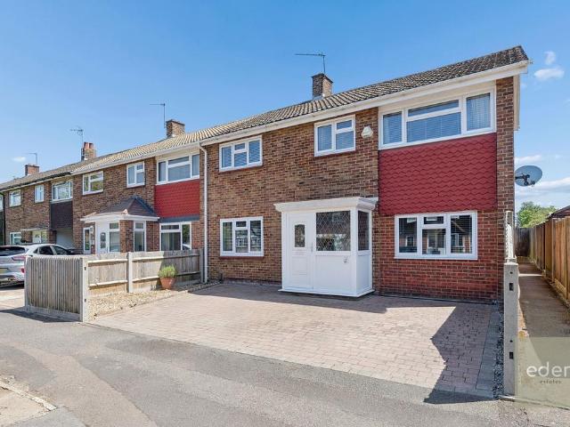 4 bedroom end of terrace house for sale