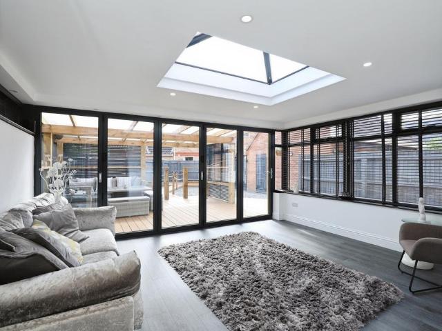 4 bedroom end of terrace house for sale